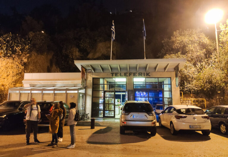 GUIDE | The Lycabettus Hill Funicular - Urbanist Wanderer