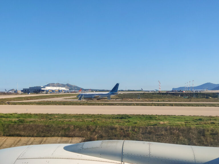 REVIEW | Emirates B777-300ER Economy Class (Dubai to Athens) - Urbanist ...