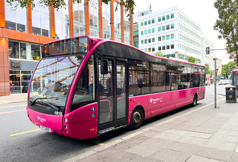 GUIDE | How to use Belfast's pink Metro buses - Urbanist Wanderer
